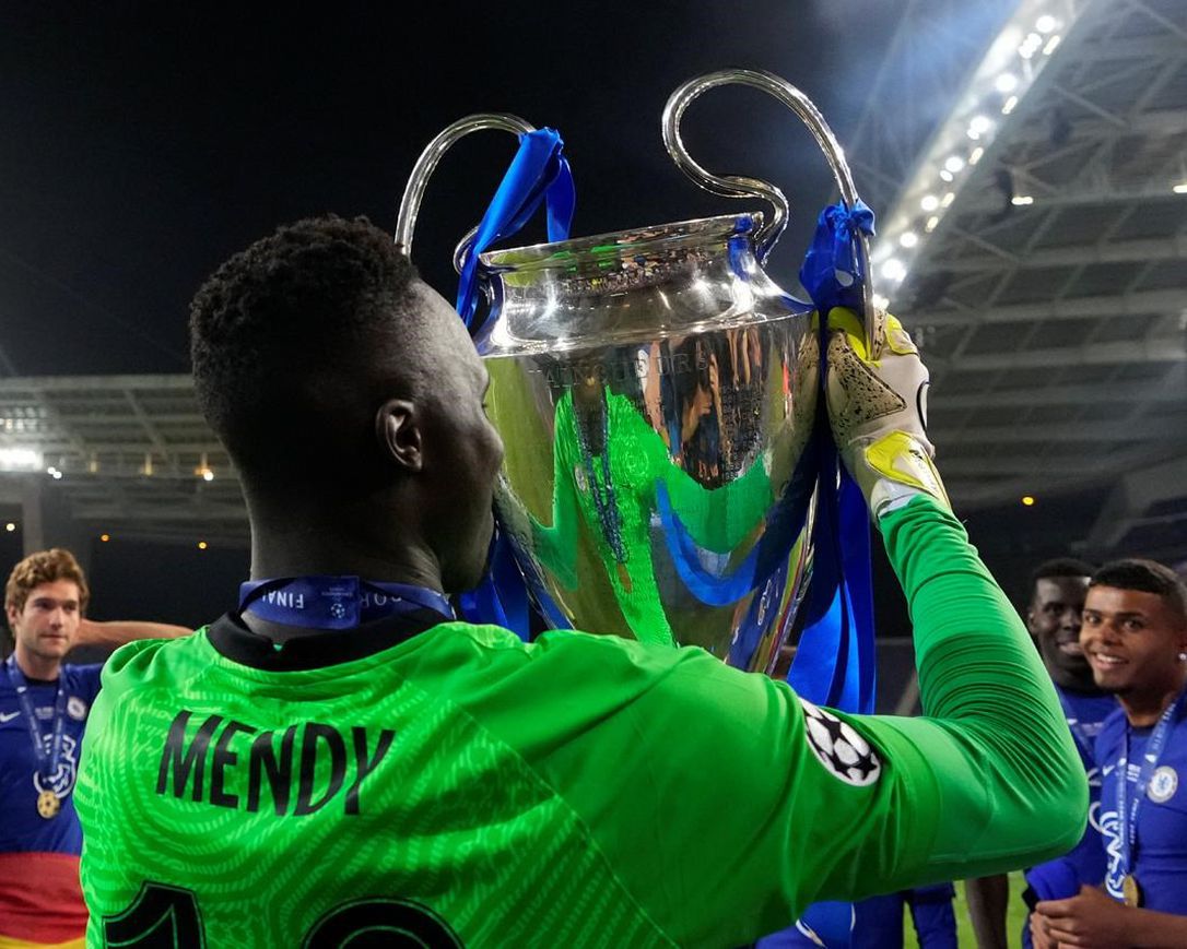 Late bloomers in football